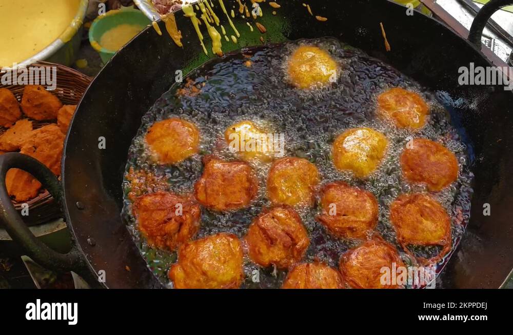 Popular hot Indian snacks called 'Alu Besan Chop' and 'Dhaniya Patta ...