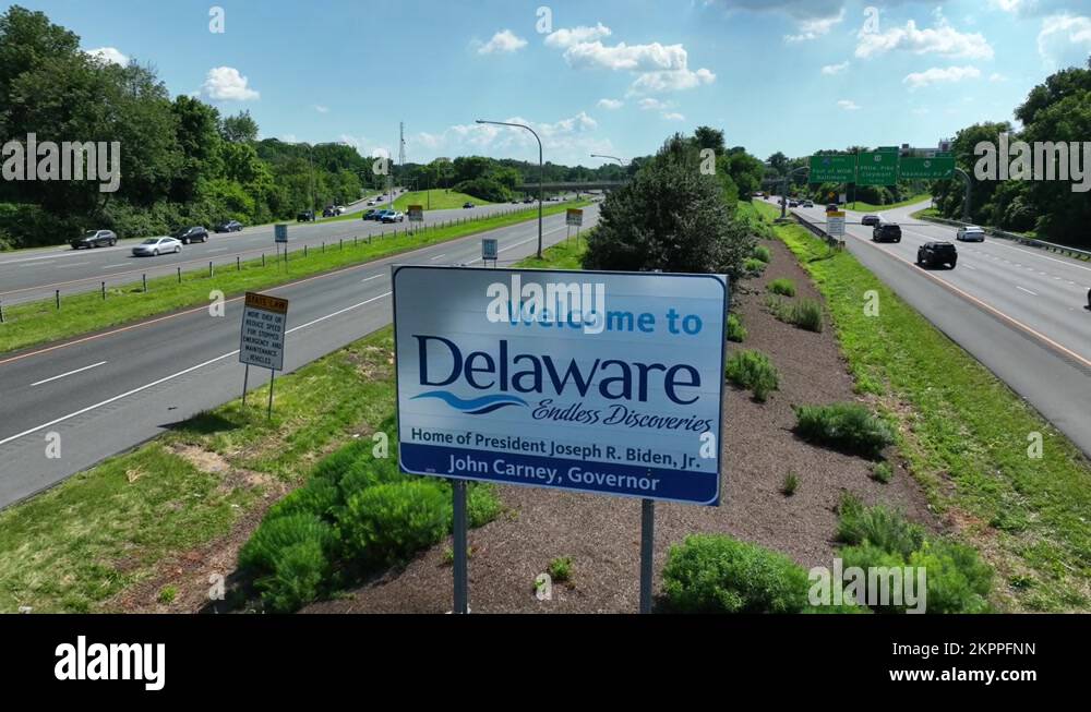 Welcome to Delaware sign. State border with Pennsylvania along ...