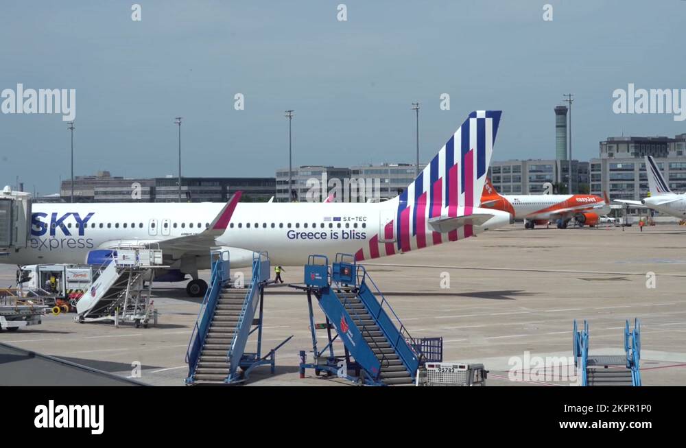 Aircraft boarding stairs Stock Videos & Footage - HD and 4K Video Clips - Alamy