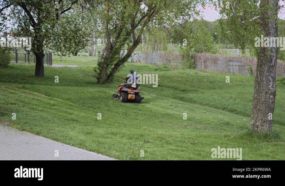 Lawn mower seat Stock Videos & Footage - HD and 4K Video Clips - Alamy