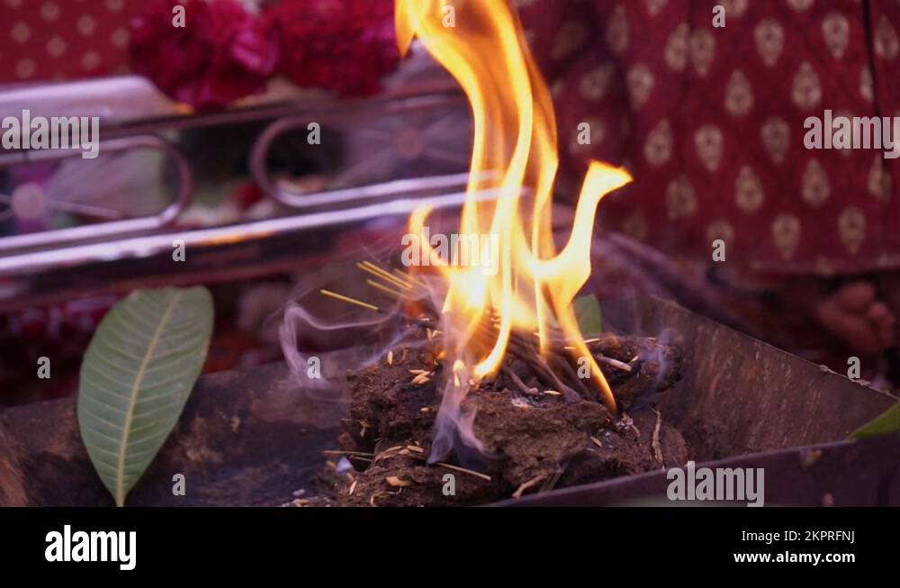 Hawan kund flame, Indian culture Spiritual tradition, Hindu Wedding ...