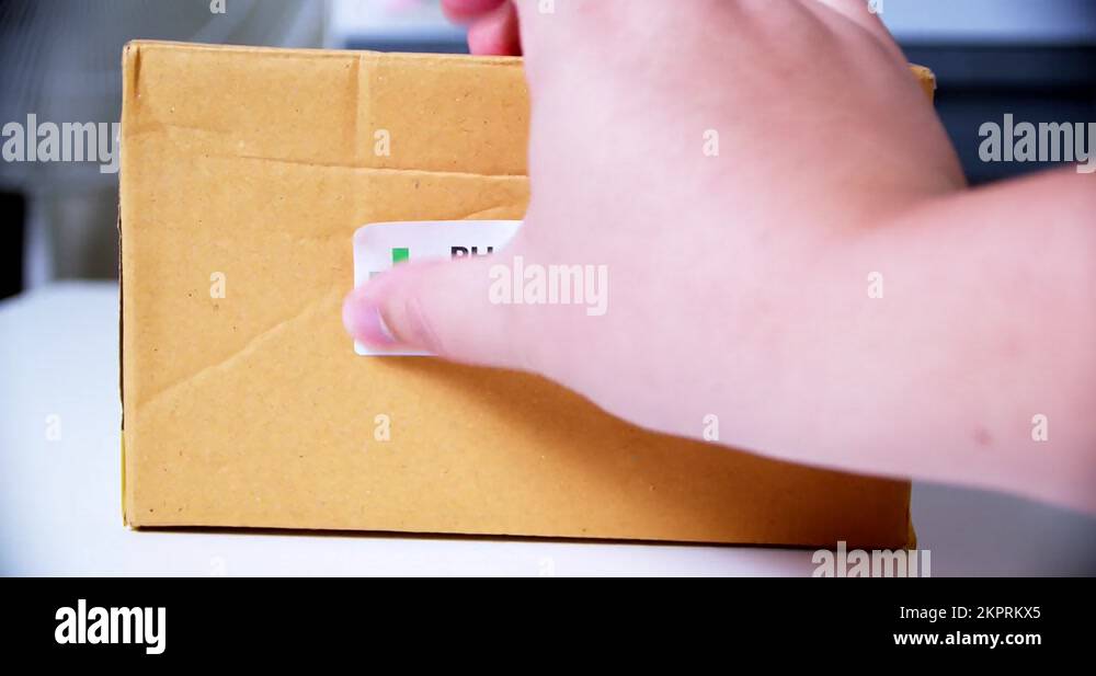 Hand applying label Stock Videos & Footage - HD and 4K Video Clips - Alamy