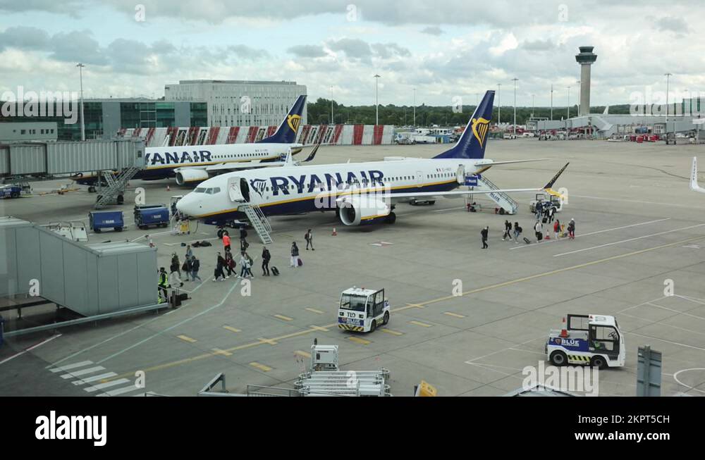 Control tower stansted airport Stock Videos & Footage - HD and 4K Video ...