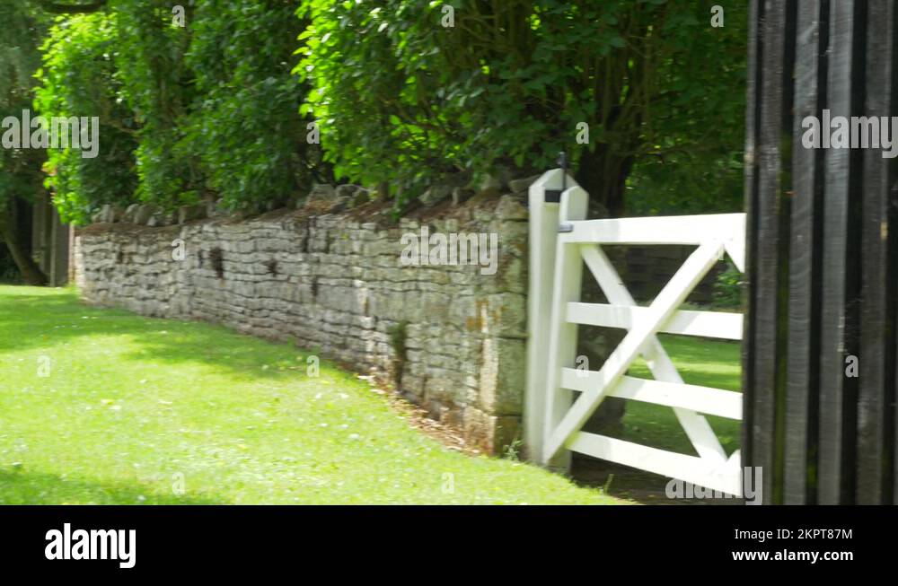 Country lane gate Stock Videos & Footage - HD and 4K Video Clips - Alamy