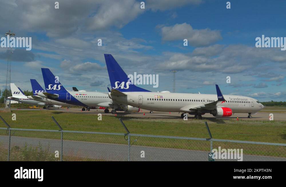 Tail strike airplane Stock Videos & Footage - HD and 4K Video Clips - Alamy