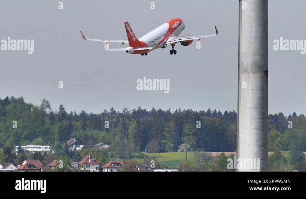 Air to air easyjet Stock Videos & Footage - HD and 4K Video Clips - Alamy