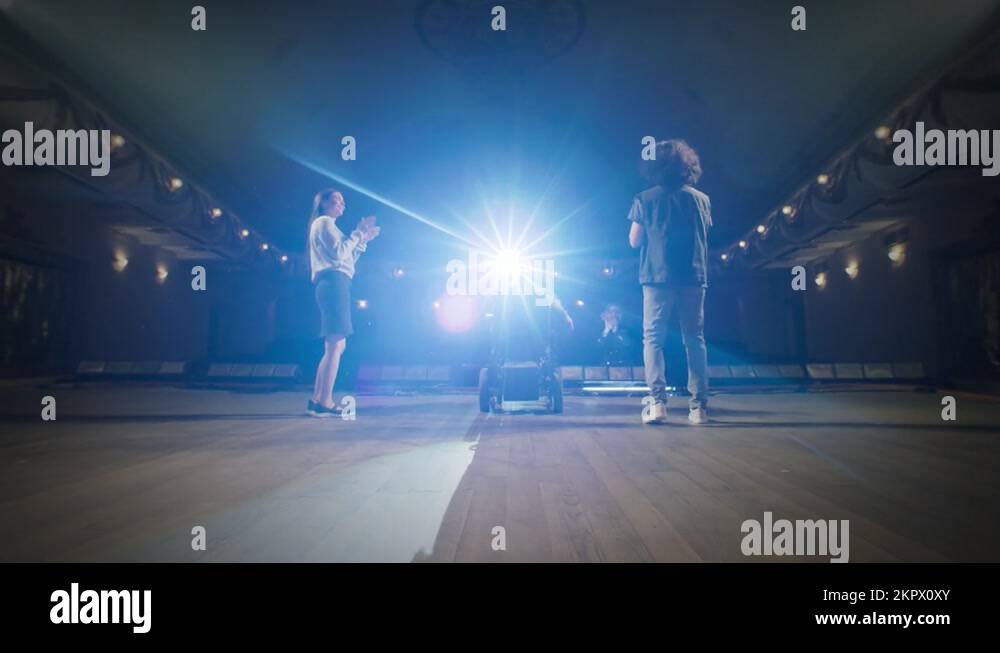 Bowing stage Stock Videos & Footage - HD and 4K Video Clips - Alamy