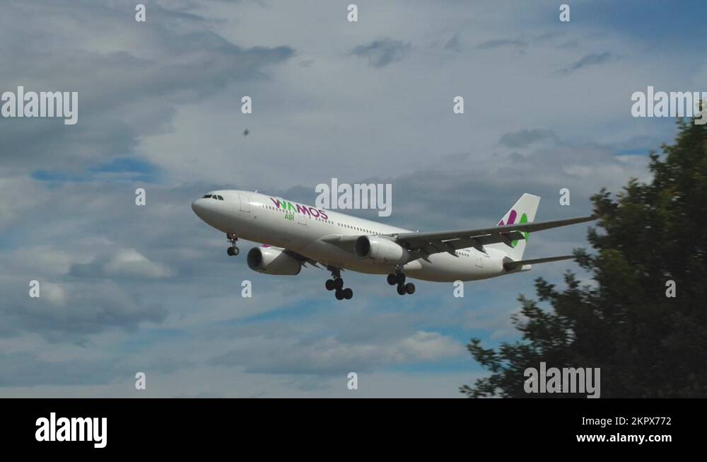 Airplane a330 200 Stock Videos & Footage - HD and 4K Video Clips - Alamy