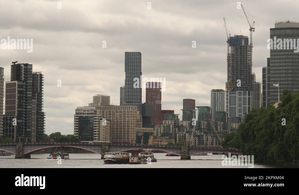 Waterloo bridge from river Stock Videos & Footage - HD and 4K Video ...
