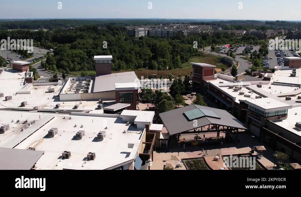 Premium outlet mall Stock Videos & Footage - HD and 4K Video Clips - Alamy