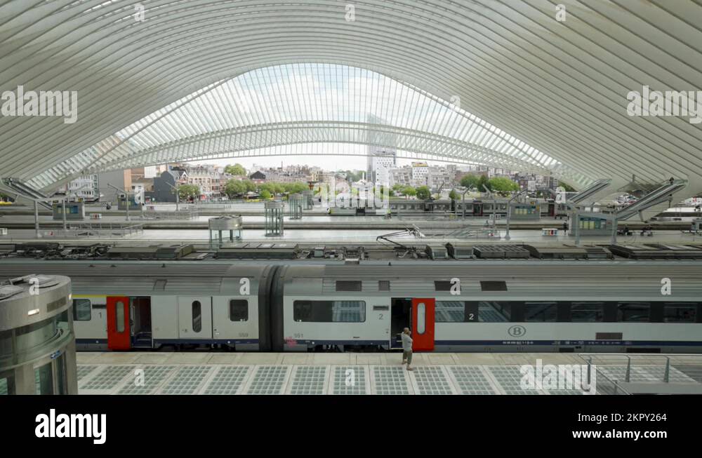 Train platform railway station Stock Videos & Footage - HD and 4K Video ...