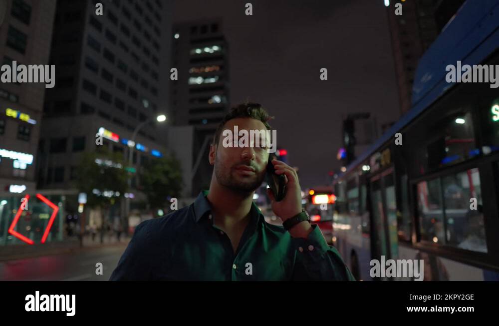 Arrive bus Stock Videos & Footage - HD and 4K Video Clips - Alamy
