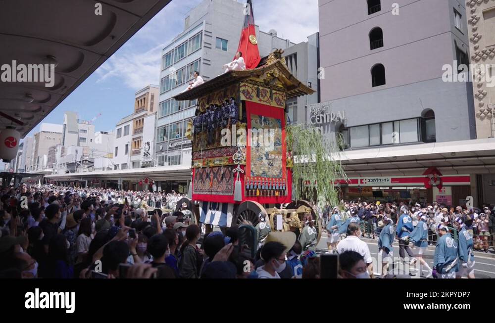 People watching parade Stock Videos & Footage - HD and 4K Video Clips ...