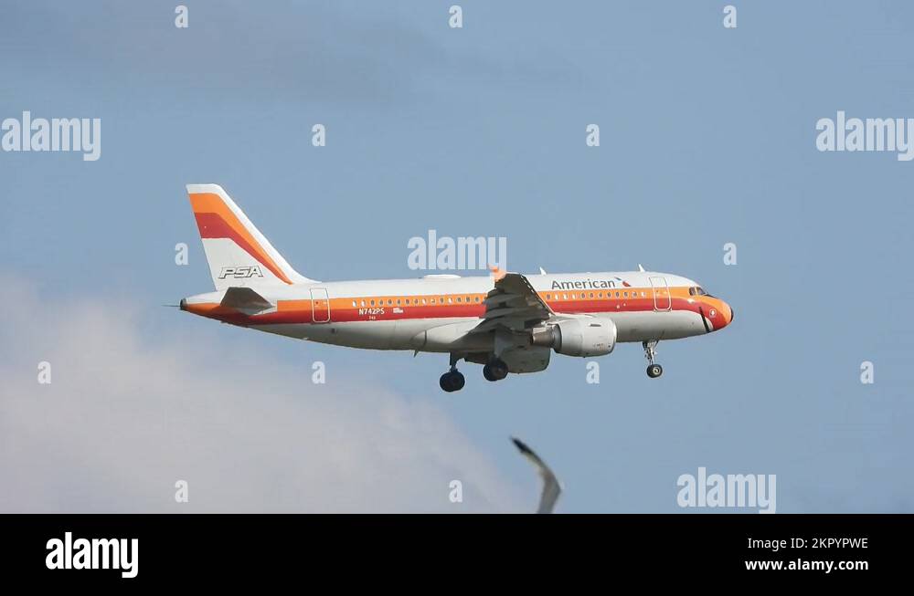 PSA Retro livery on American Airlines A319 Approaching Toronto Pearson ...