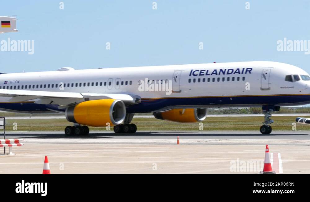 Boeing 757 jet airliner Stock Videos & Footage - HD and 4K Video Clips ...