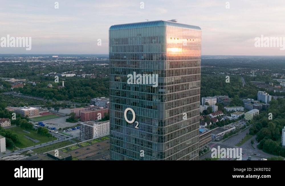 O2 tower Stock Videos & Footage - HD and 4K Video Clips - Alamy