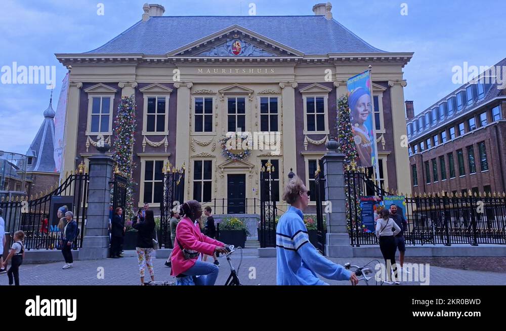 Art house gallery Stock Videos & Footage - HD and 4K Video Clips - Alamy