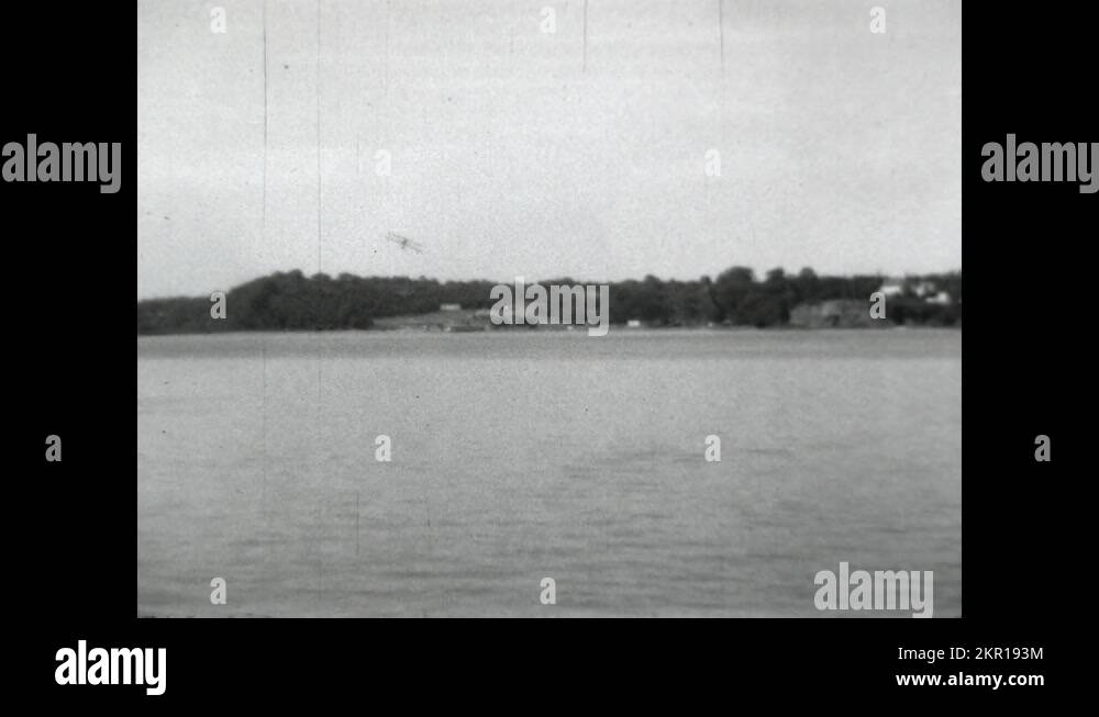 Water landing Stock Videos & Footage - HD and 4K Video Clips - Alamy