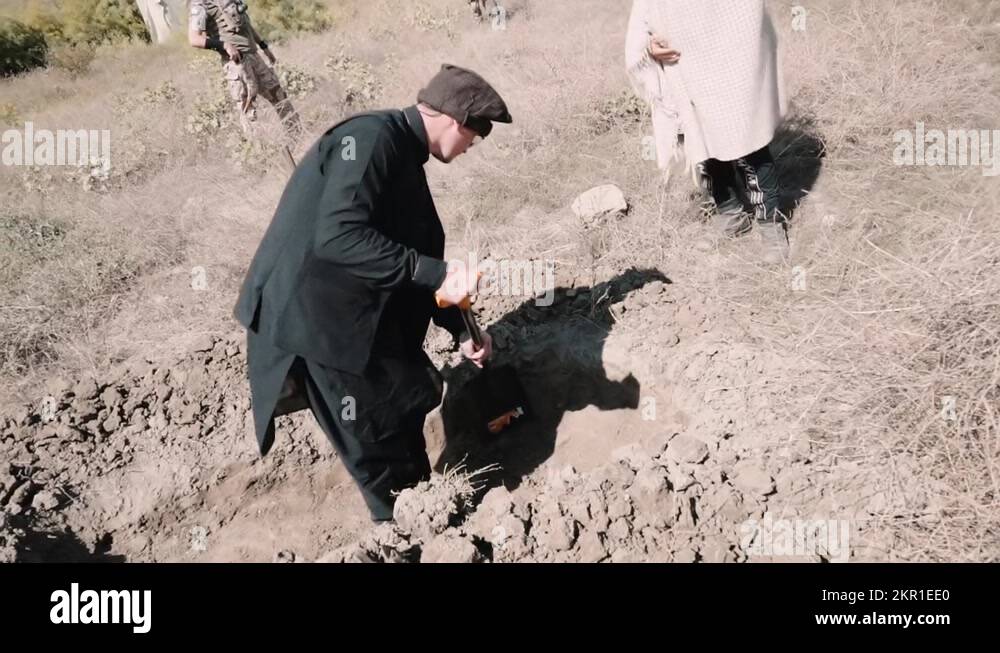 Digging a grave Stock Videos & Footage - HD and 4K Video Clips - Alamy