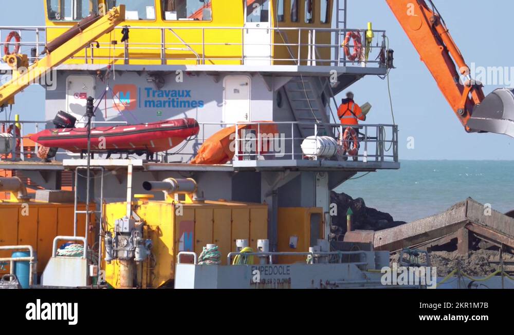 Grab dredger Stock Videos & Footage - HD and 4K Video Clips - Alamy