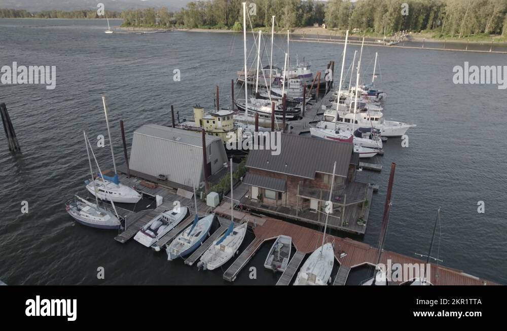 Tall masts Stock Videos & Footage - HD and 4K Video Clips - Alamy