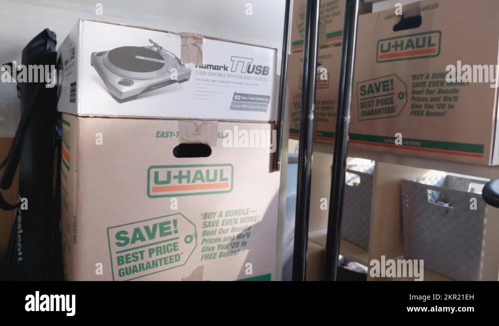 Ups boxes Stock Videos & Footage - HD and 4K Video Clips - Alamy