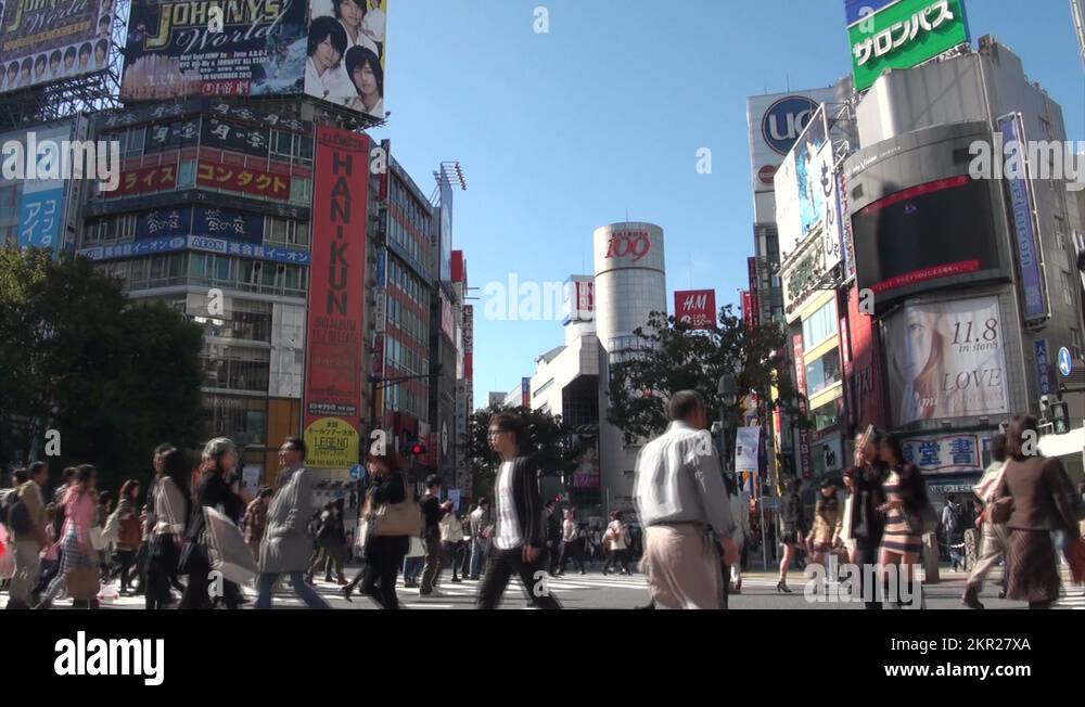 Shibuya crossing and 'Shibuya 109' department store in Tokyo, Japan ...