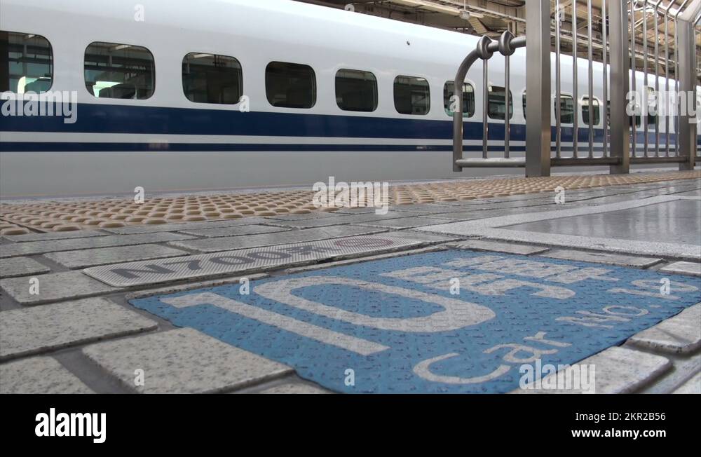 Shinkansen, bullet train, low angle, platform, station, Japan Stock ...