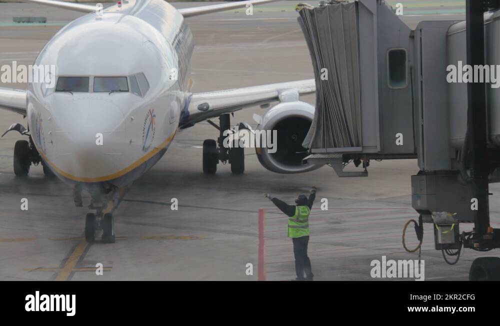 Airport plane park Stock Videos & Footage - HD and 4K Video Clips - Alamy