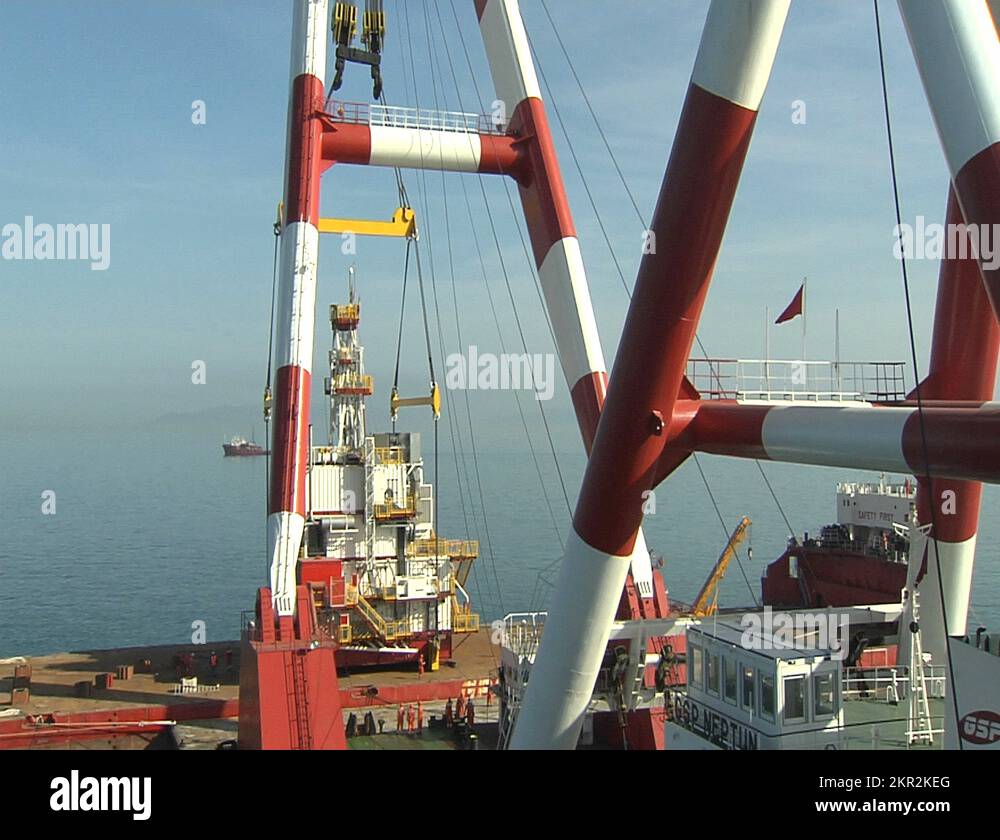 Oilrig platform Stock Videos & Footage - HD and 4K Video Clips - Alamy