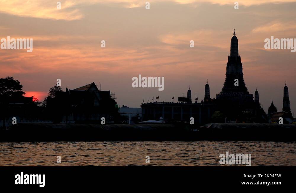 Wat Arun, Sunset,Temple of the Dawn in Bangkok, Thailand, Chao Phraya ...