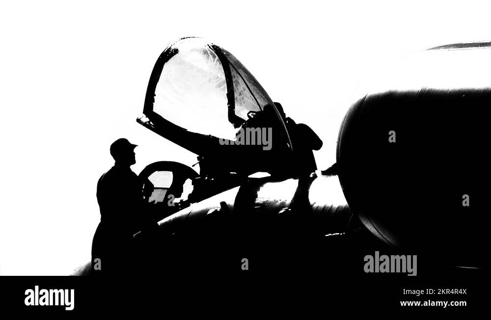 Aircrew cockpit Stock Videos & Footage - HD and 4K Video Clips - Alamy