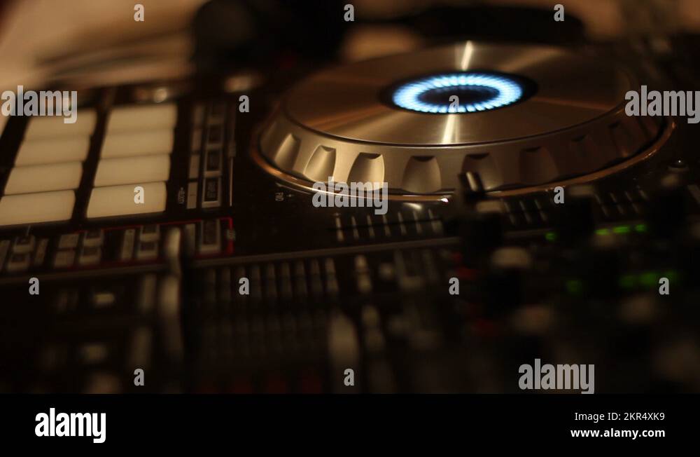 Mixer pult Stock Videos & Footage - HD and 4K Video Clips - Alamy