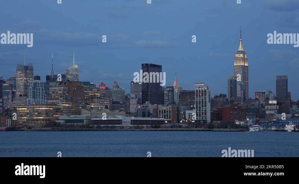 Ultra HD 4K Silver Dusk Manhattan New York City Skyline, Empire State ...