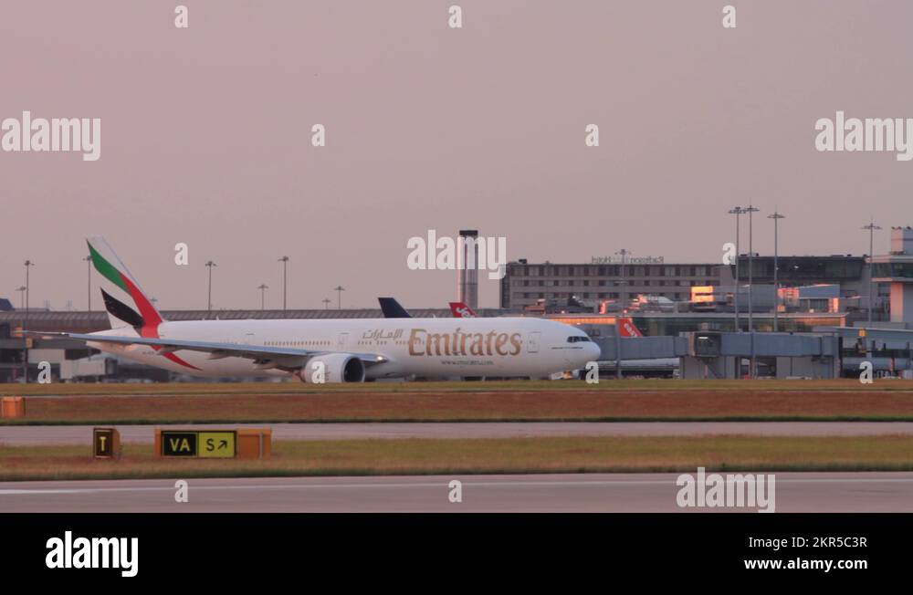 Boeing 777 from emirates airline Stock Videos & Footage - HD and 4K ...