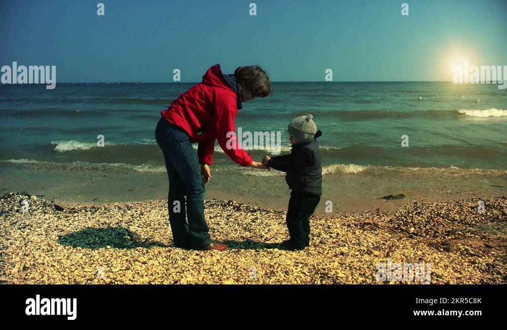 Throwing shells Stock Videos & Footage - HD and 4K Video Clips - Alamy