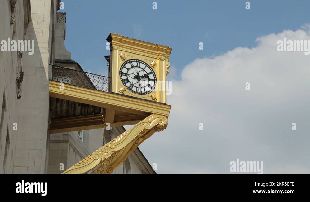Clock leeds Stock Videos & Footage - HD and 4K Video Clips - Alamy