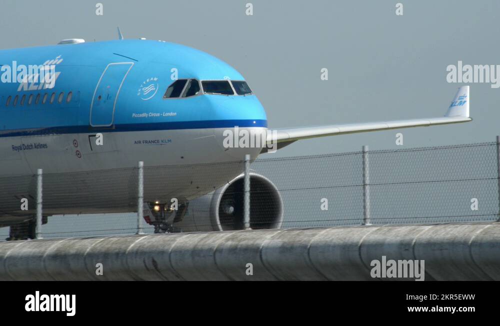 Klm pilot Stock Videos & Footage - HD and 4K Video Clips - Alamy