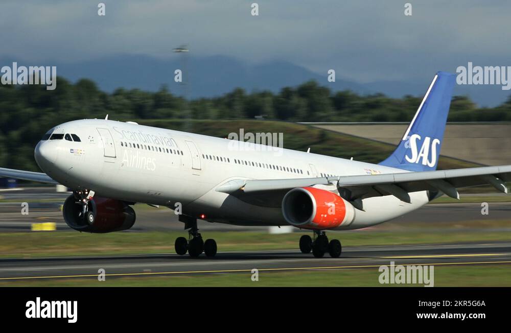 Smooth landing Stock Videos & Footage - HD and 4K Video Clips - Alamy