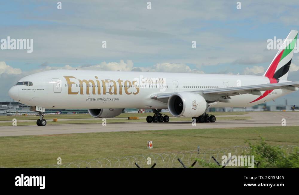emirates boeing 777 taxiing down the runway for take off Stock Video ...