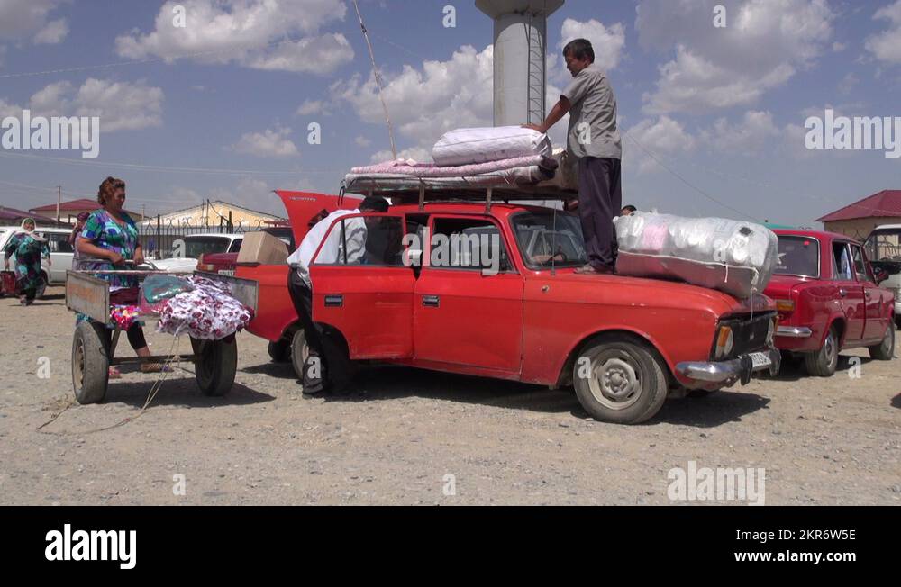 Loading cars car vehicles Stock Videos & Footage - HD and 4K Video ...