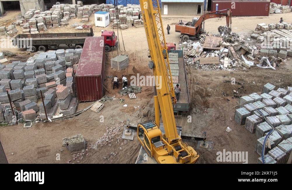 Crane lifting bricks Stock Videos & Footage - HD and 4K Video Clips - Alamy