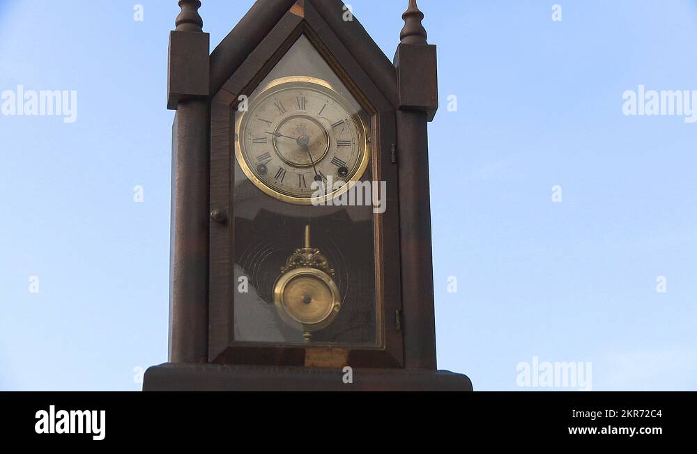 Precision pendulum clock Stock Videos & Footage - HD and 4K Video Clips - Alamy