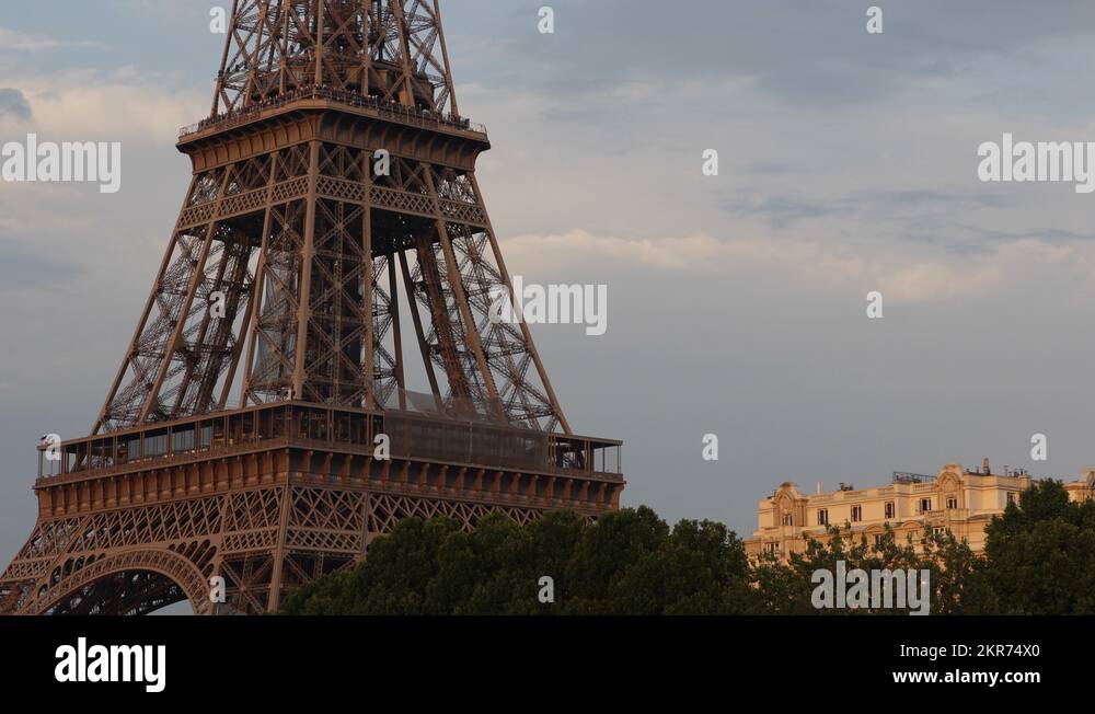 Eiffel Tower Bir-Hakeim Bridge Underground Metro Passing over Elevated ...