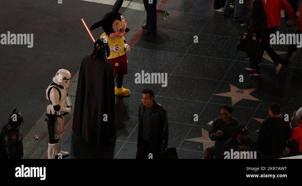 Ultra HD 4K UHD Street Performer Mickey Minnie Mouse Characters ...