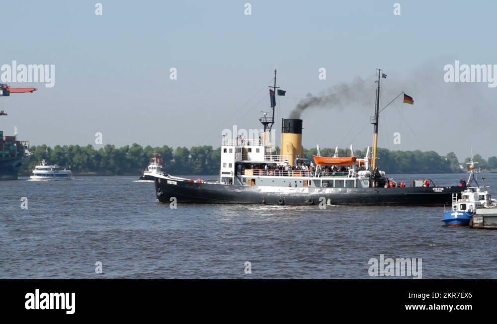 Steam icebreaker Stock Videos & Footage - HD and 4K Video Clips - Alamy