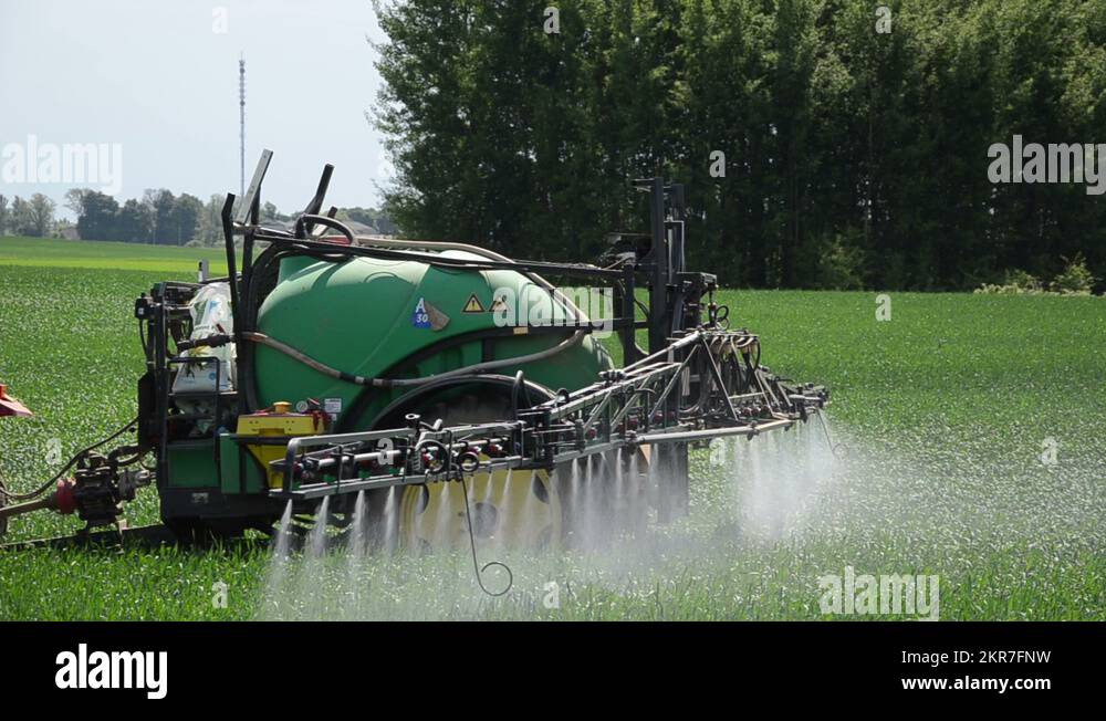 long farm tractor sprayers for crop fertilizing corn from pests Stock ...