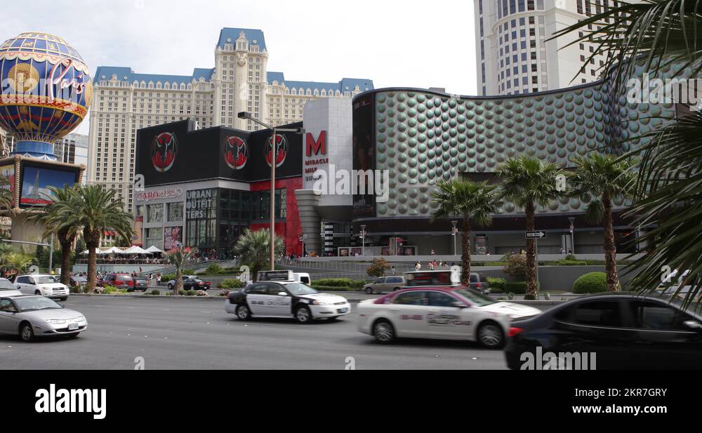 Ultra HD 4K Crowded Place Tourists Las Vegas Strip Transport Paris ...