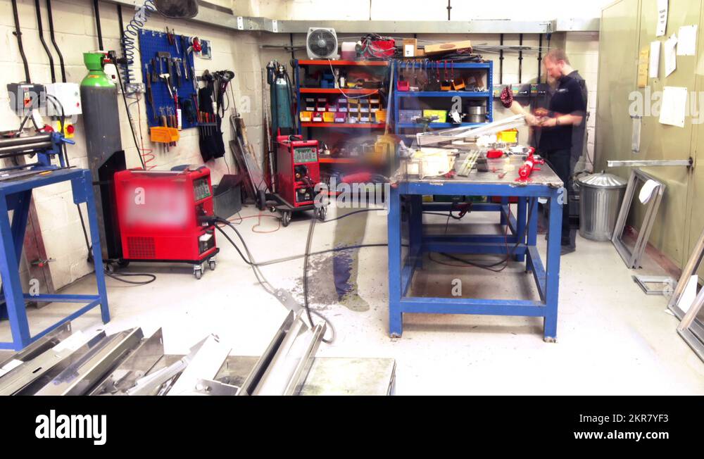 Shop floor workers Stock Videos & Footage - HD and 4K Video Clips - Alamy