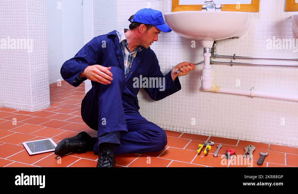 Fixing tablet Stock Videos & Footage - HD and 4K Video Clips - Alamy